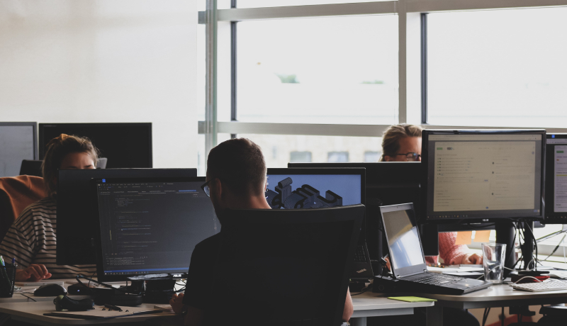 ¿Dónde trabaja y cuánto gana un Ingeniero en TI y Negocios Digitales?