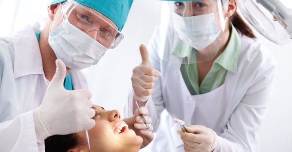 ¿Sabes cuánto gana un Médico Cirujano Dentista?