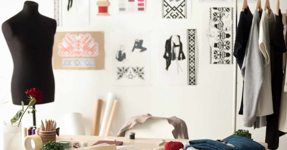 ¿Qué hace un diseñador de modas y cuál es su campo laboral?